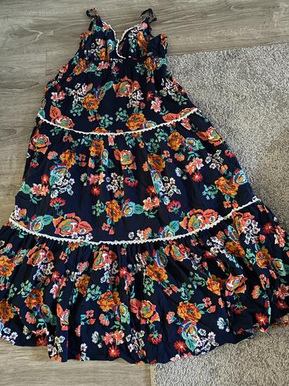 Cvetna haljina sa karnerima