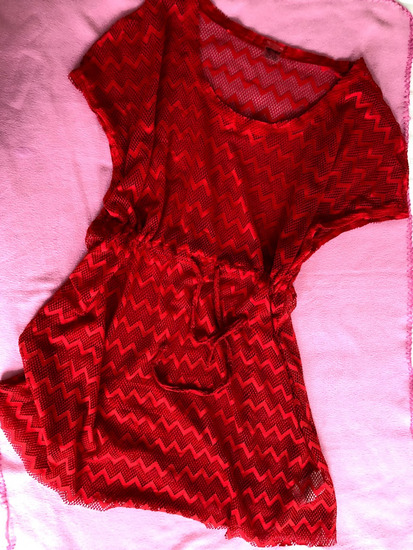 Crvena haljina za plazu
