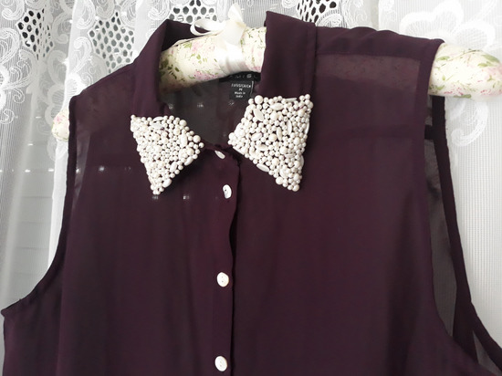 Bluza sa bisernim detaljima