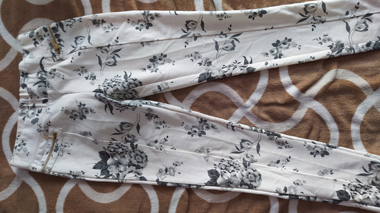 Cvetne pantalone