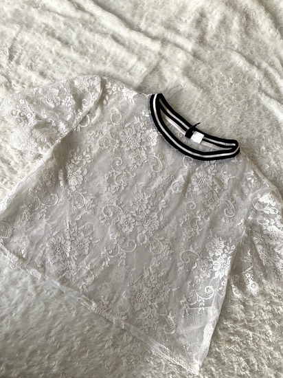 H&M crop top čipkana majica
