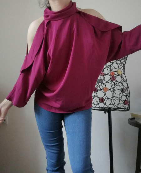 Bluza golih ramena