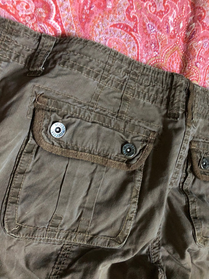 Pantalone sa džepovima L