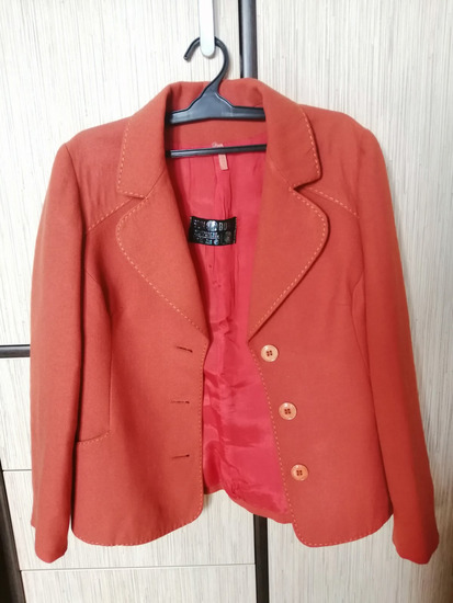 Ženski crveni sako