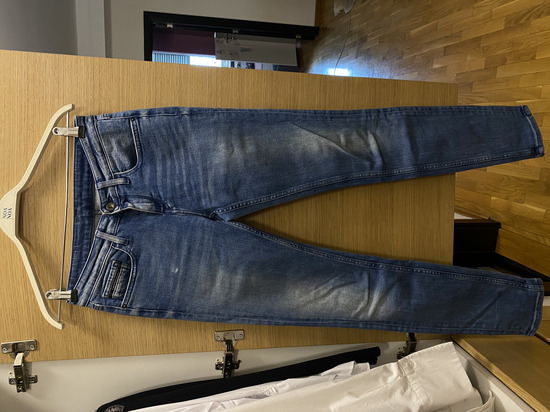 Calvin Klein farmerke NOVE