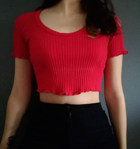 crveni crop top