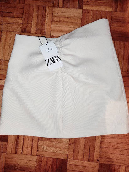 Nova sa et Zara mini zimska suknja M