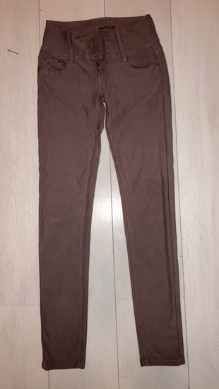 pantalone nude boje