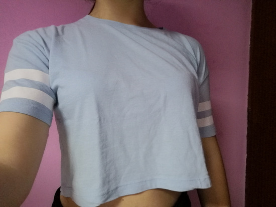 H&M pastelno plava crop top majica