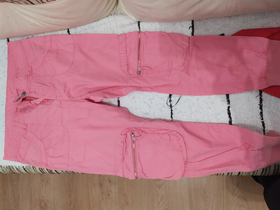 Roze spustene pantalone