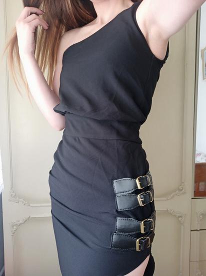 Duga crna haljina sa slicem