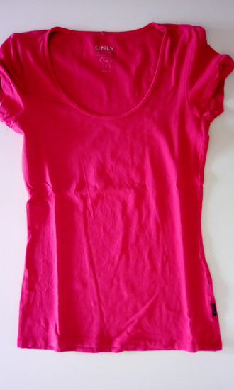 Tamno roze majica