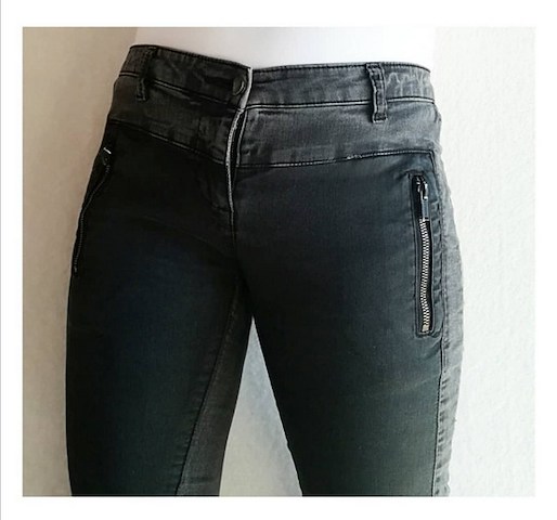 Pull&bear crne pantalone 38/40