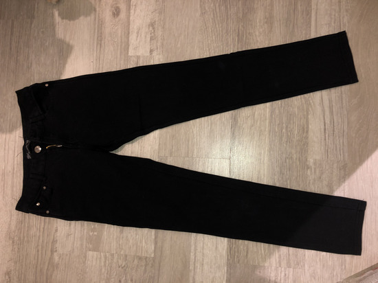 Pantalone crne uske