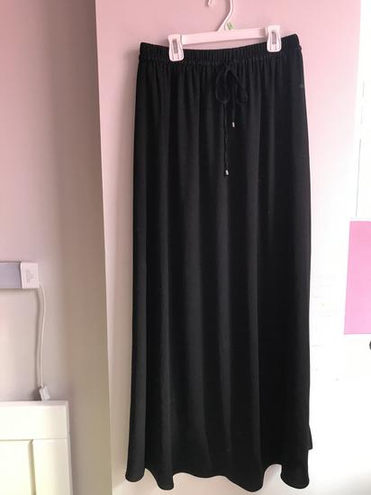 Dugacka crna suknja
