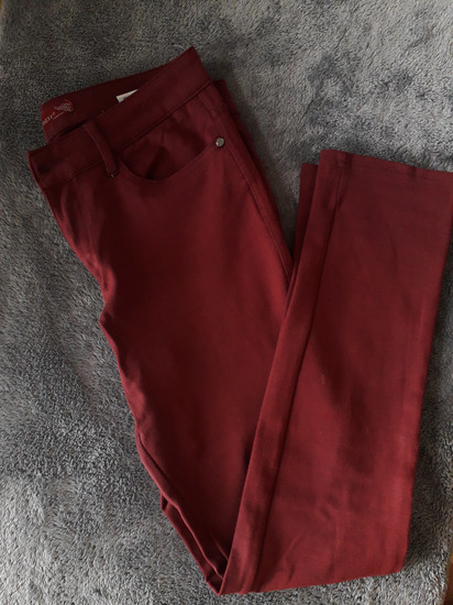 Crvene pantalone