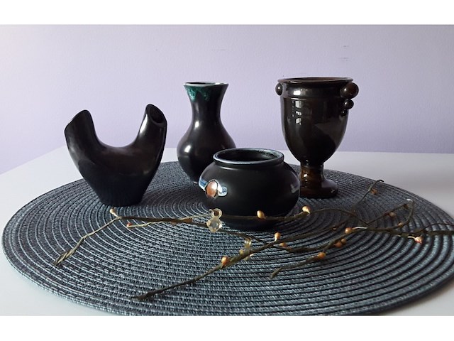 Ukrasni predmeti od crne keramike