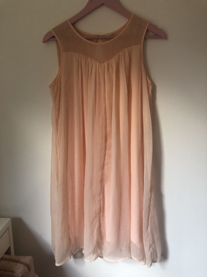 Penasta letnja haljina u boji kajsije