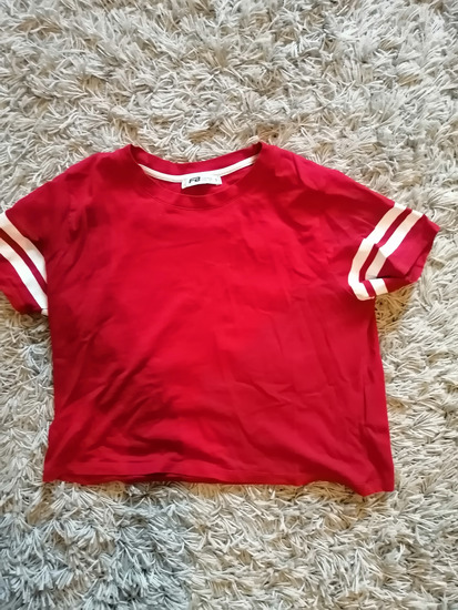 Crvena crop top majica