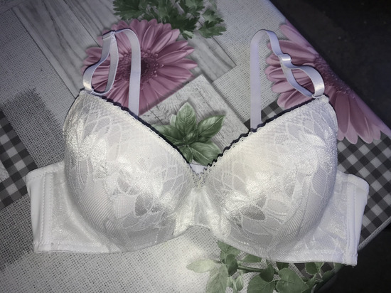 Novo beli cipkasti push up grudnjak