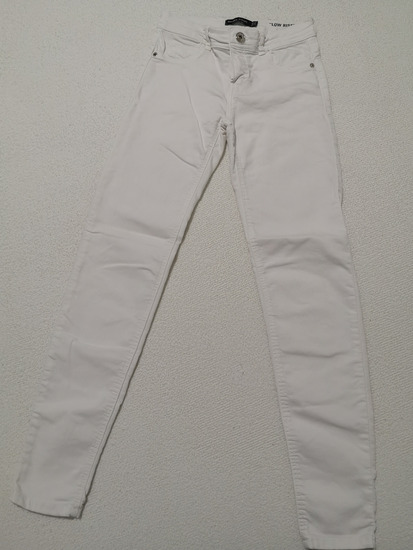 Bershka bele pantalone