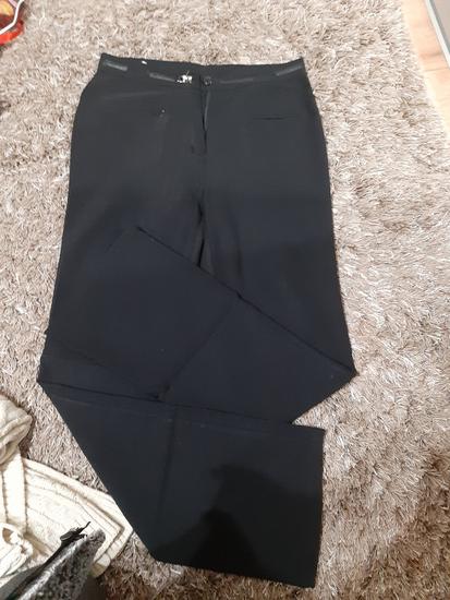 Crne pantalone elegantnije