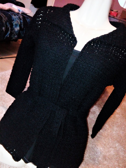 Crni dzemper pulover