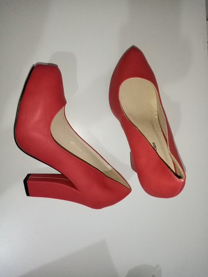 crvene cipele Nove 40