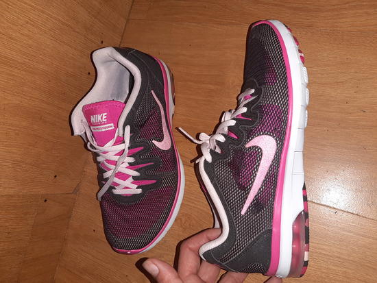 Original NIKE patike br. 37,5 - kao nove