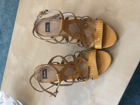 Kozne sandale Bata