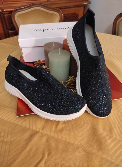 Nove Slip-On Plave Patike sa Cirkonima