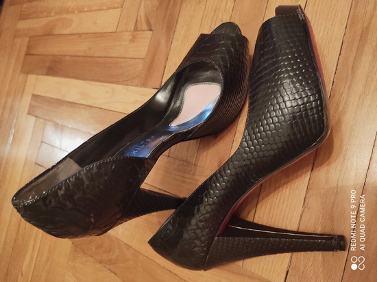 Paris Hilton kozne sandale sa stiklom