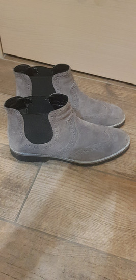 Kozne cizme broj 37