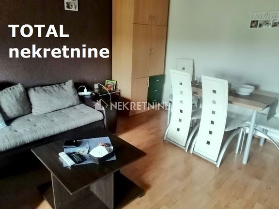 Trosobna kuća SREMSKA KAMENICA, 133900€