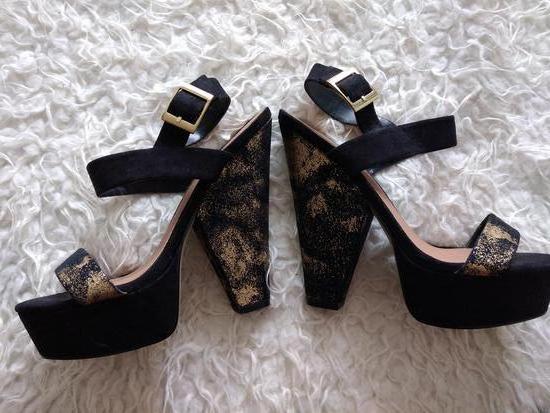 Kao nove sandale Nasty Gal, iz Londona