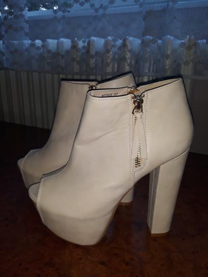Cipele broj 37.