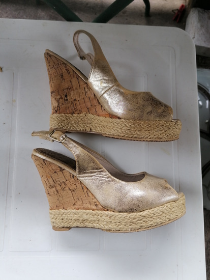Zlatne sandale