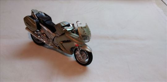 Motor Maisto; Yamaha FJR, 1:18 , fali staklo.