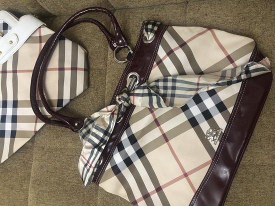 nove burberry torbe