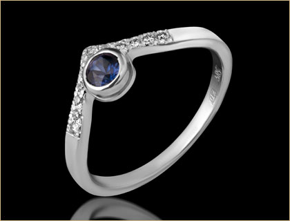 Verenički prsten, belo zlato sa plavim safirom