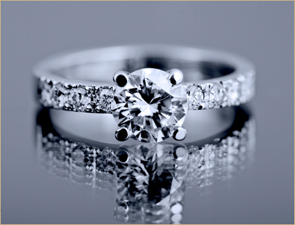 Verenički prsten, belo zlato, dijamanti