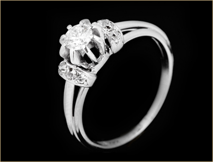 Dijamantski verenički prsten, belo zlato