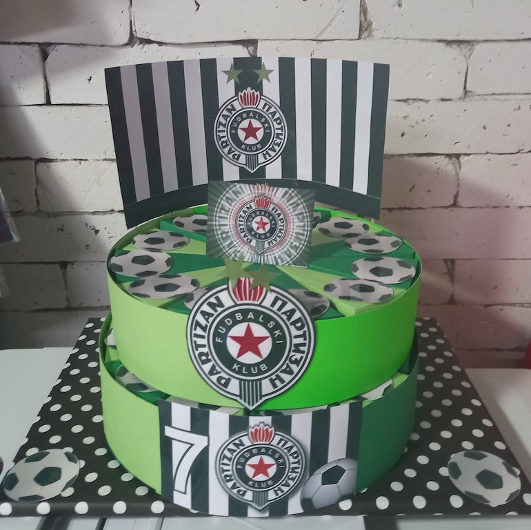 Kartonska torta Partizan