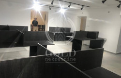 Novi Sad-Stari grad, Vase Stajića, 175.00m2, 1200 eur ID#1996