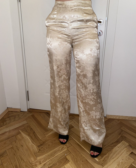 NOVO pantalone PrettyLittleThing HITNO