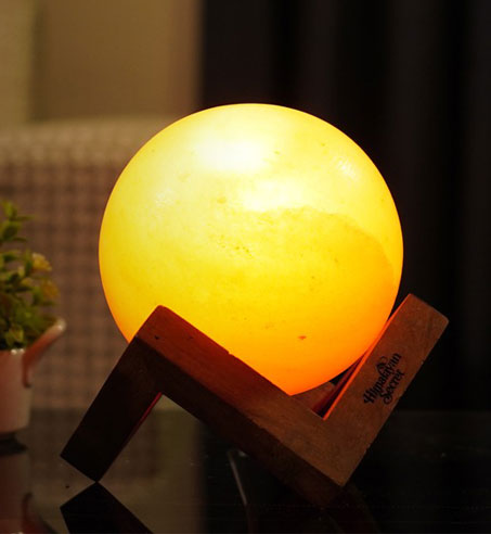 Slana lampa – lopta sa drvenim postoljem 3kg Brilight