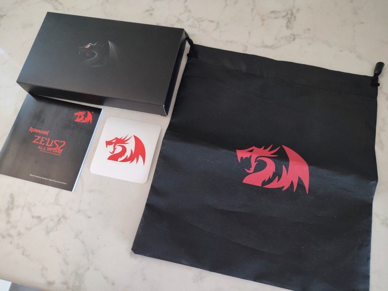 REDRAGON vrecica za slusalice + sticker, NOVO!!