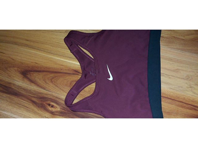 **Nike top**