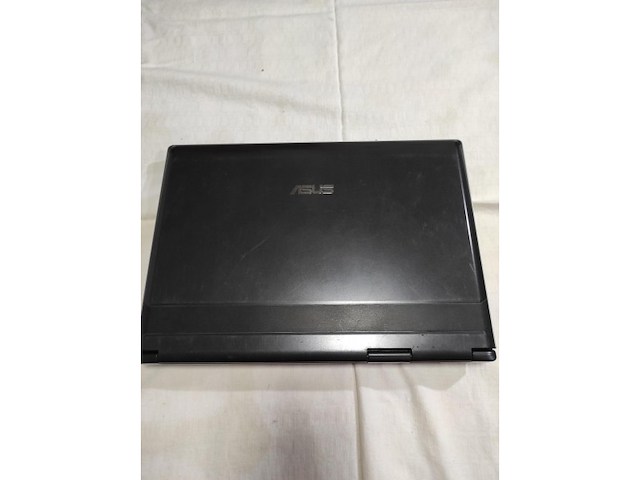 Laptop Asus pro50 neispravan za delove