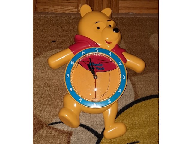 Disney Winnie the Pooh sat sa klatnom